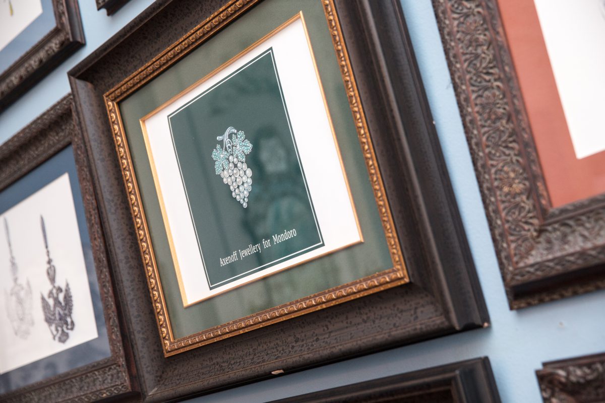 Светские девушки на презентации броши Axenoff Jewellery для Mondoro ...