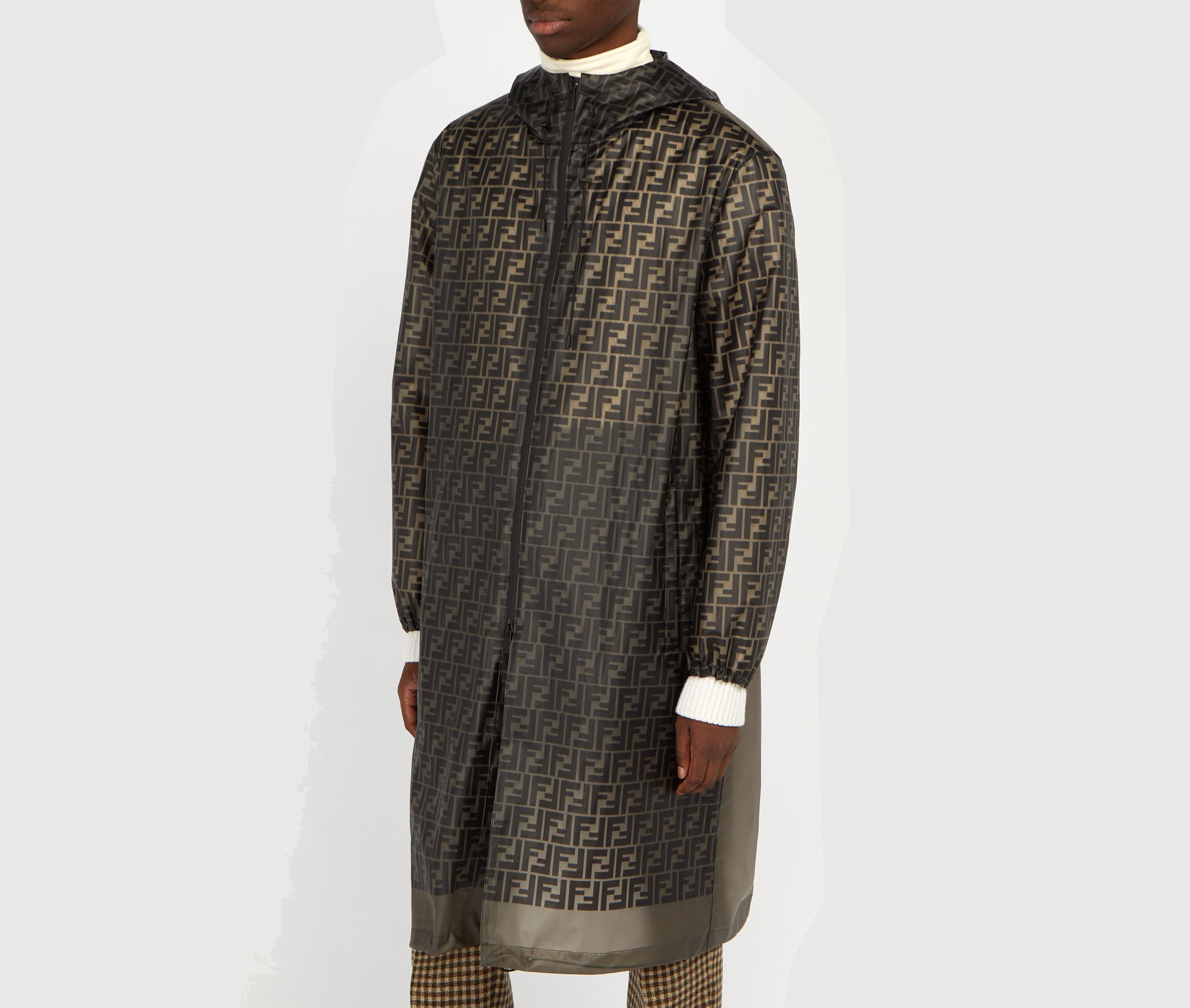 Fendi выпустили дождевик за 140 тысяч. Зато не промокнешь!