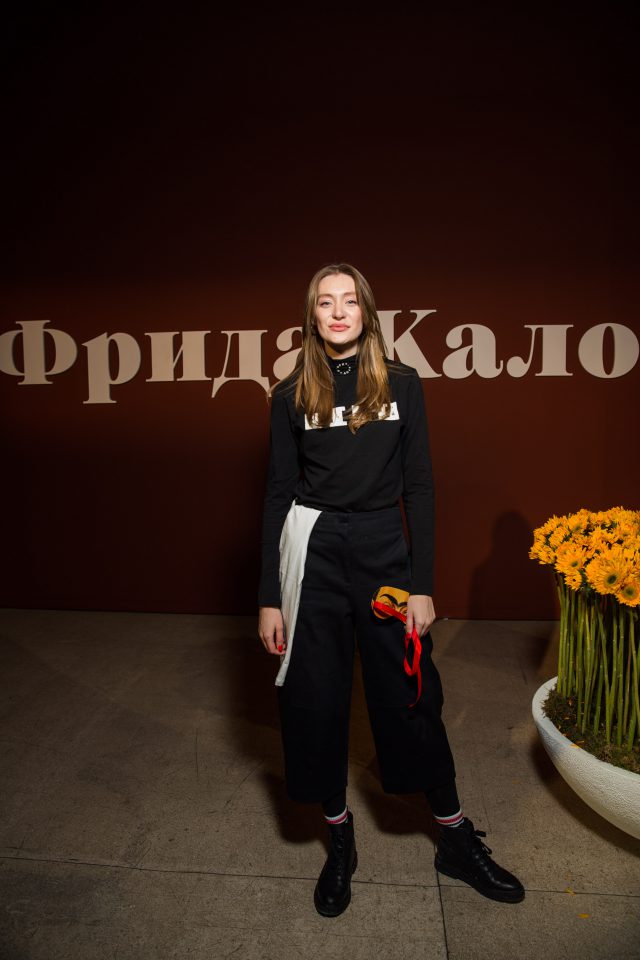 Мария Миногарова, Анна Цуканова-Котт и Полина Аскери на открытии ...